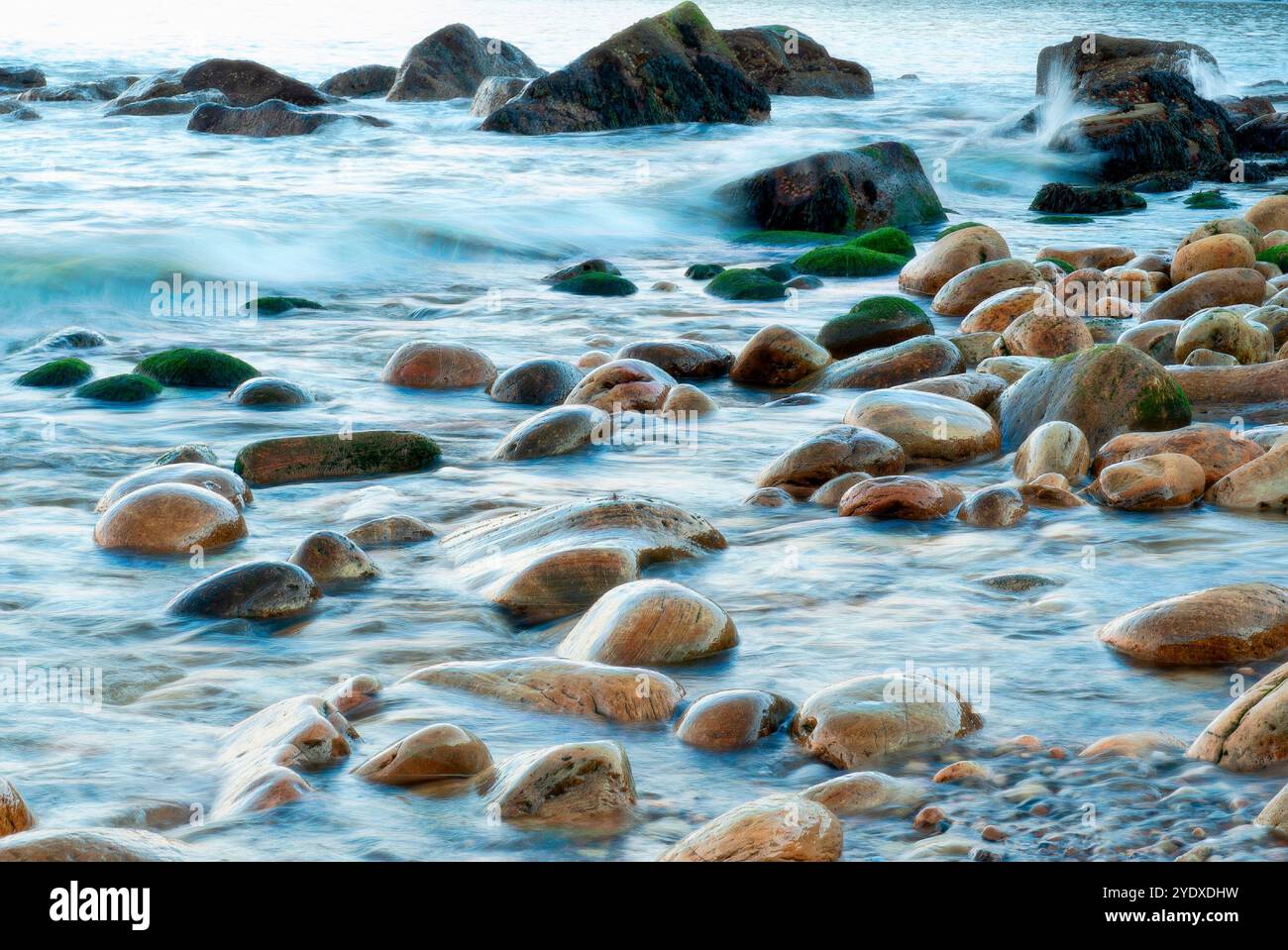 Water spray over the rocks hi-res stock photography and images - Alamy