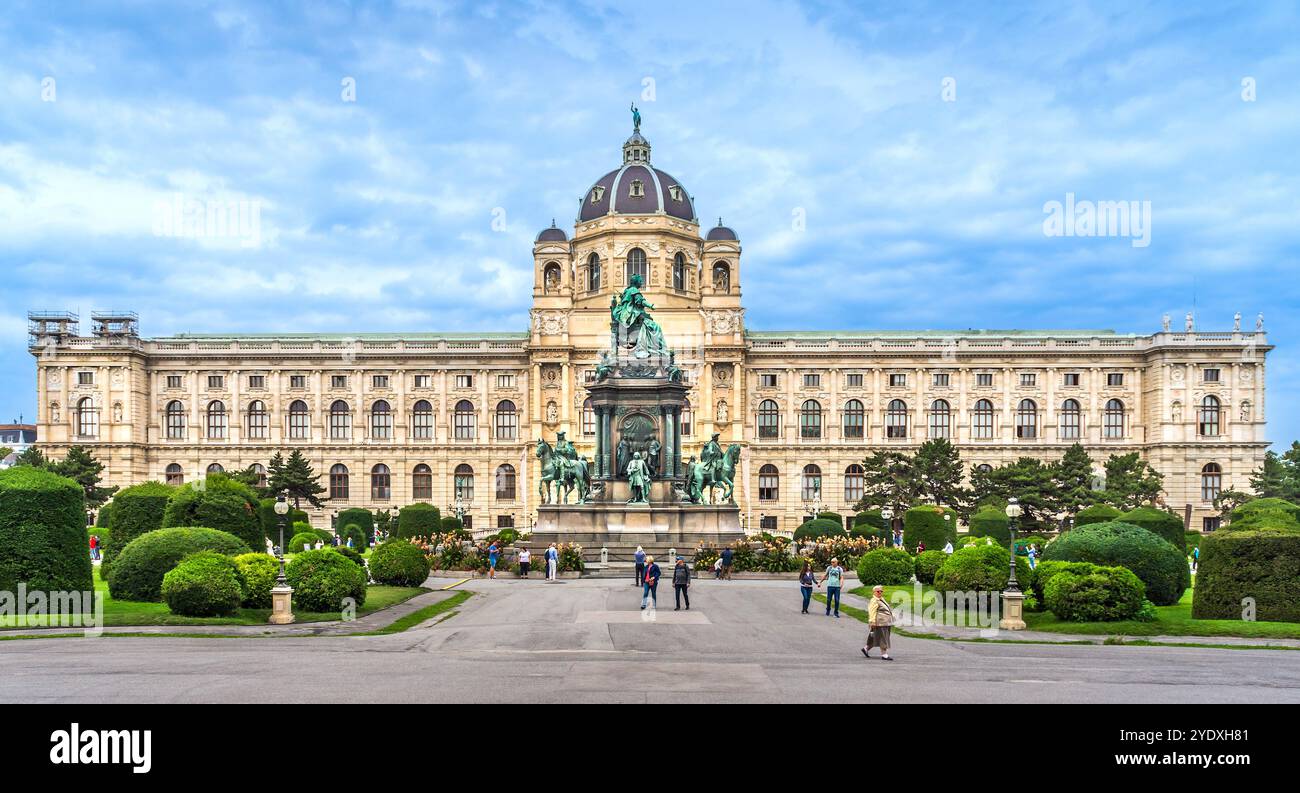 The Museum of Fine Arts / Kunsthistorisches Museum in Vienna, Austria ...