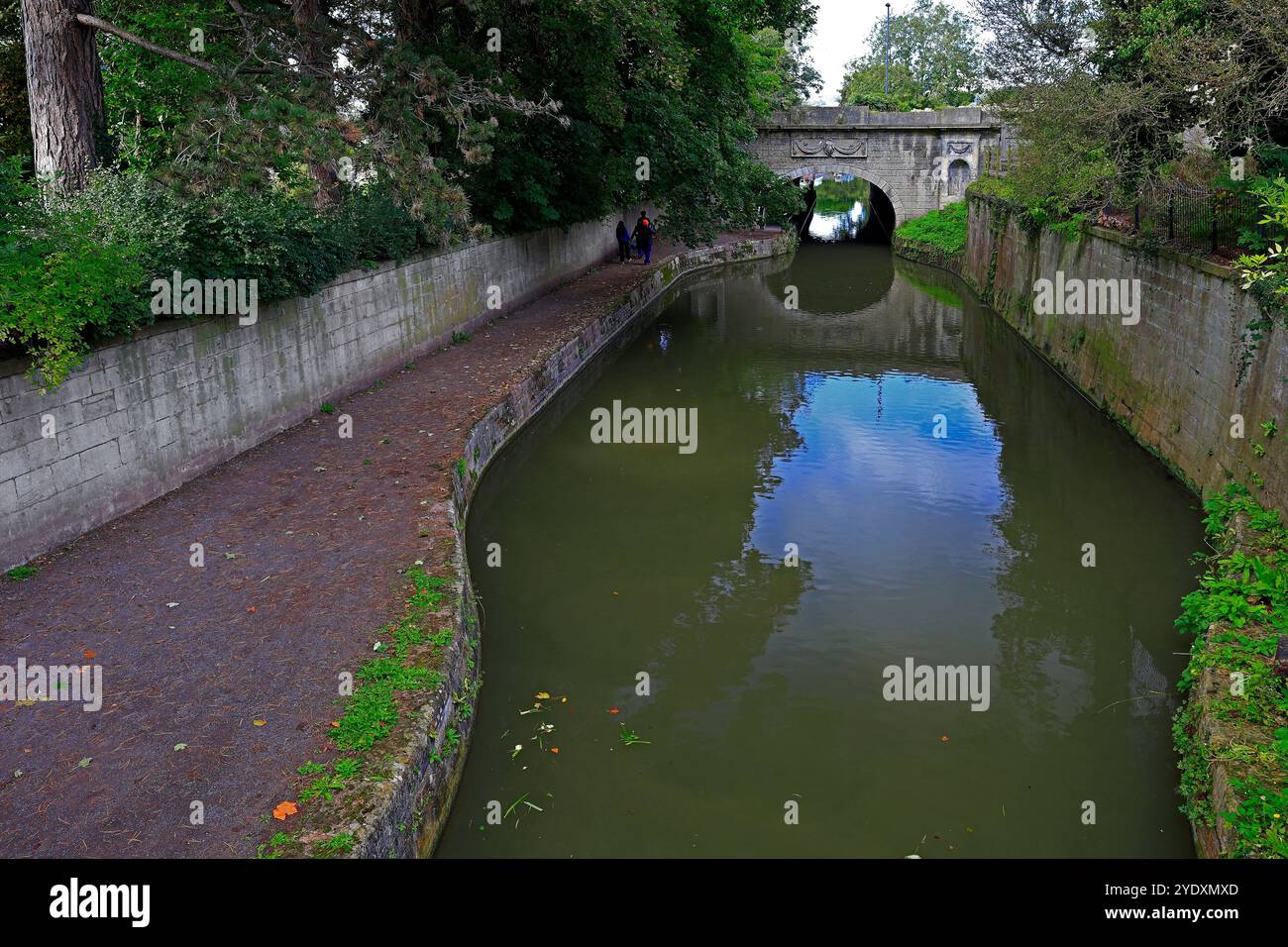 Walkers on the towpath of the Kennet and Avon Canal at Sydney Gardens ...