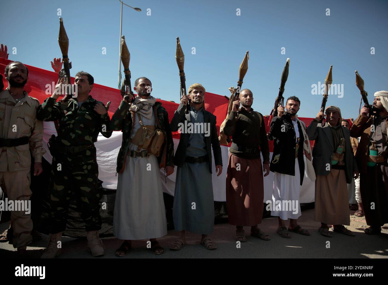 Houthi fighters and hi-res stock photography and images - Alamy