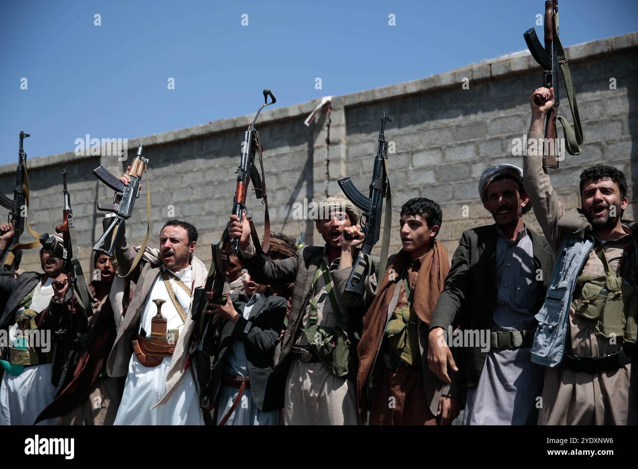 Houthi fighters and hi-res stock photography and images - Alamy