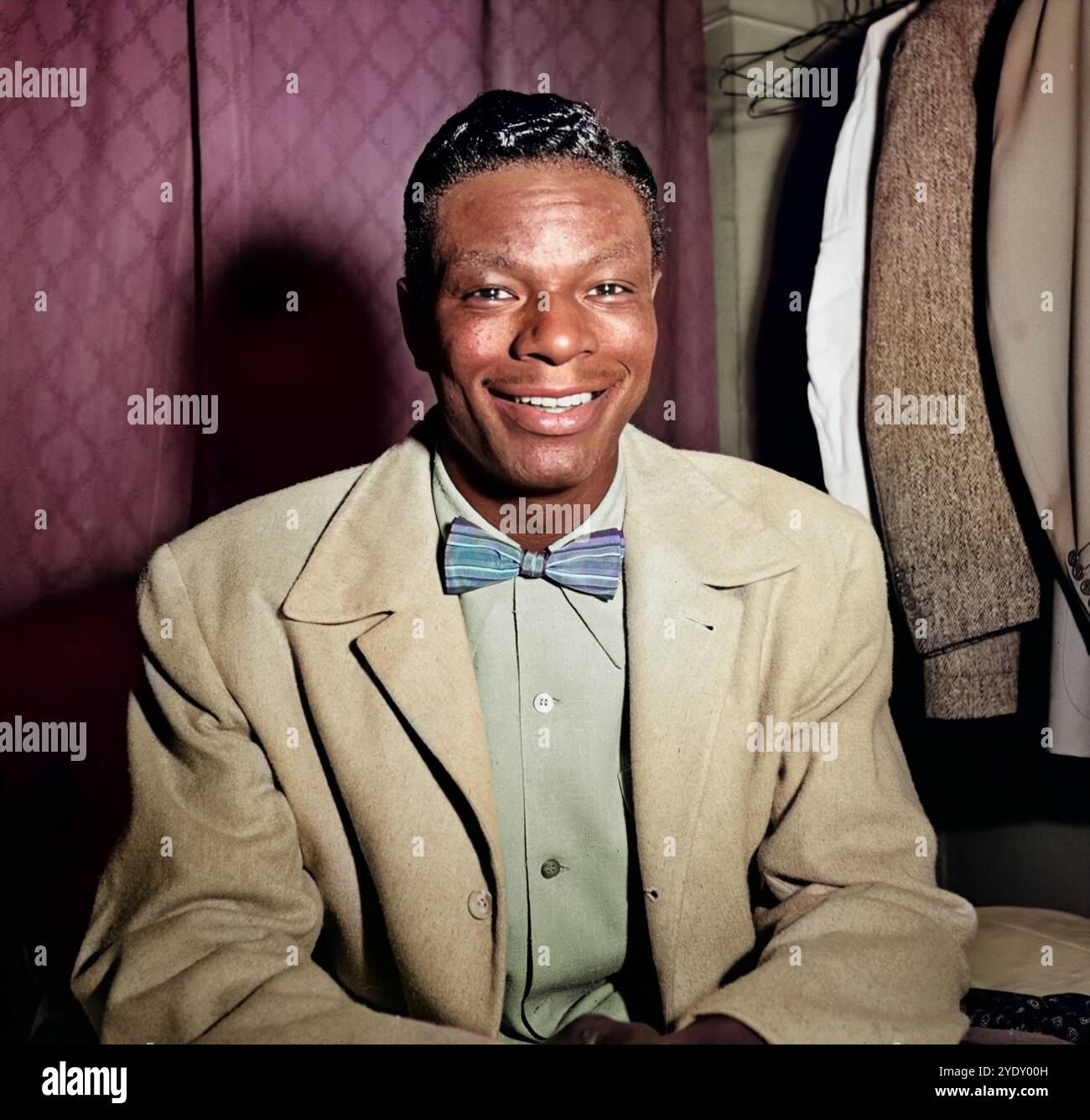 Portrait of Nat King Cole, Paramount Theater, New York, N.Y., ca. Nov ...