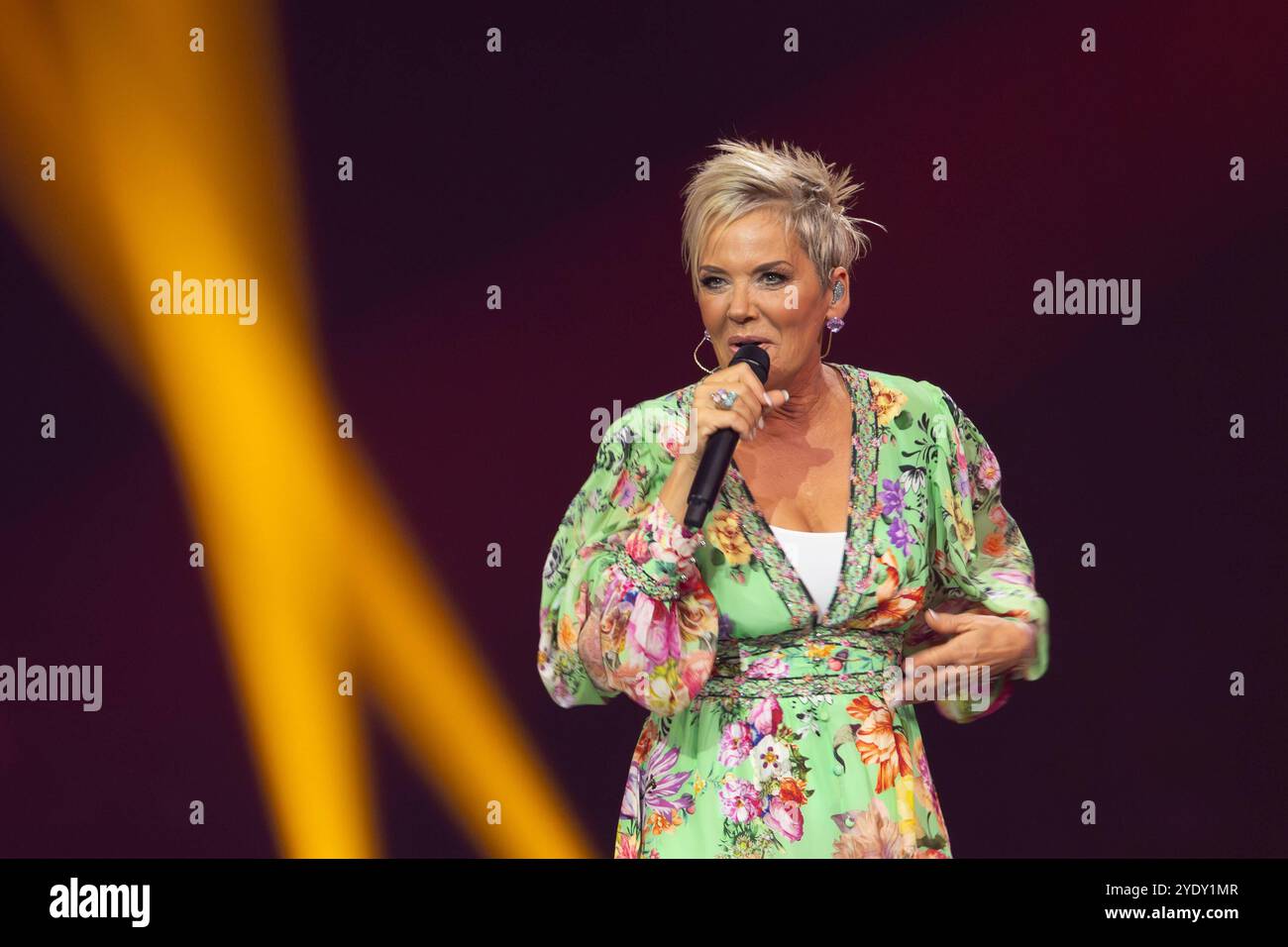 Dortmund Schlagersaengerin und Sing meinen Schlager -Moderatorin Inka Bause beim Auftritt in der ...