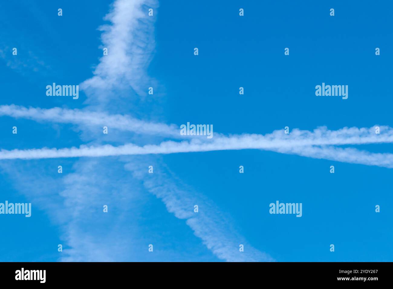 Feather edged vapour trails hi-res stock photography and images - Alamy