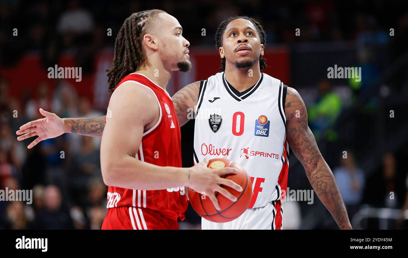 Im Bild: v.li. Carsen Edwards (FC Bayern Muenchen Basketball, 3) und ...