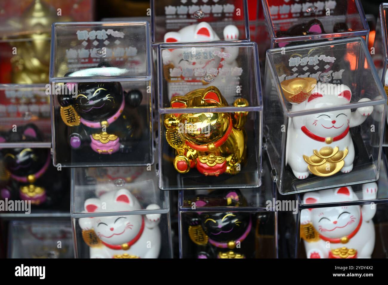 Good luck cat (Maneki Neko) statue displays for sale in Mae Klong ...