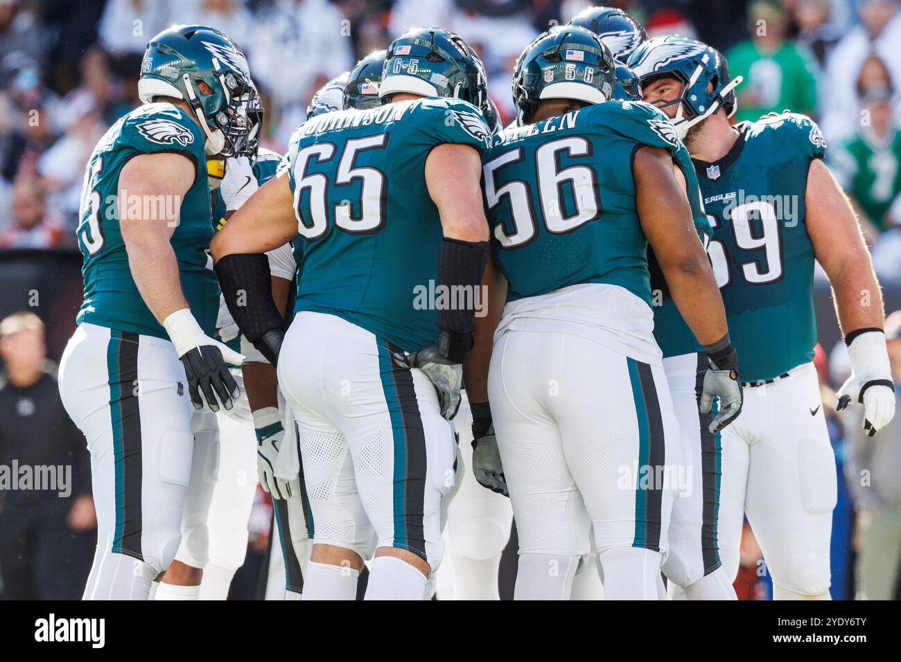 Eagles offensive line hi-res stock photography and images - Alamy