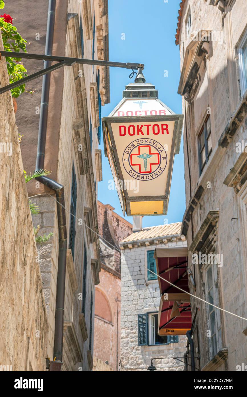 Dom zdravlja ambulanta turistika ordinacija hi-res stock photography ...