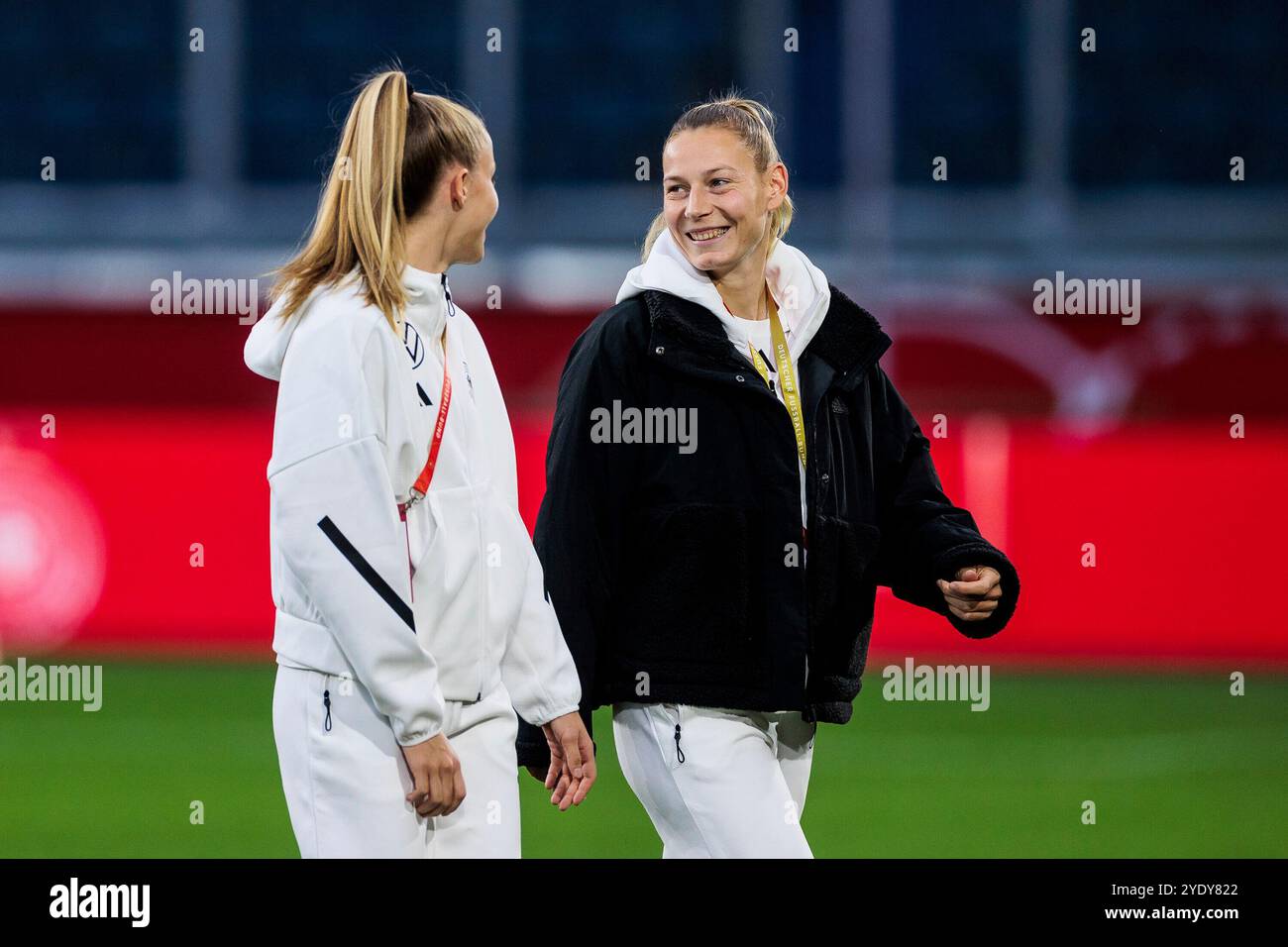 Platzbegehung Vivien Endemann (Deutschland, 26), Sarai Linder ...