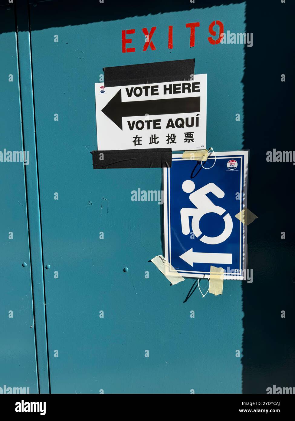 Us voting elections sign hi-res stock photography and images - Alamy