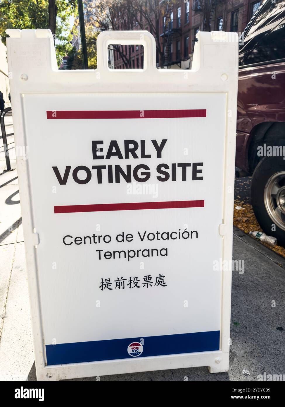 Sign in English, Spanish and Chinese for an early voting site in the ...