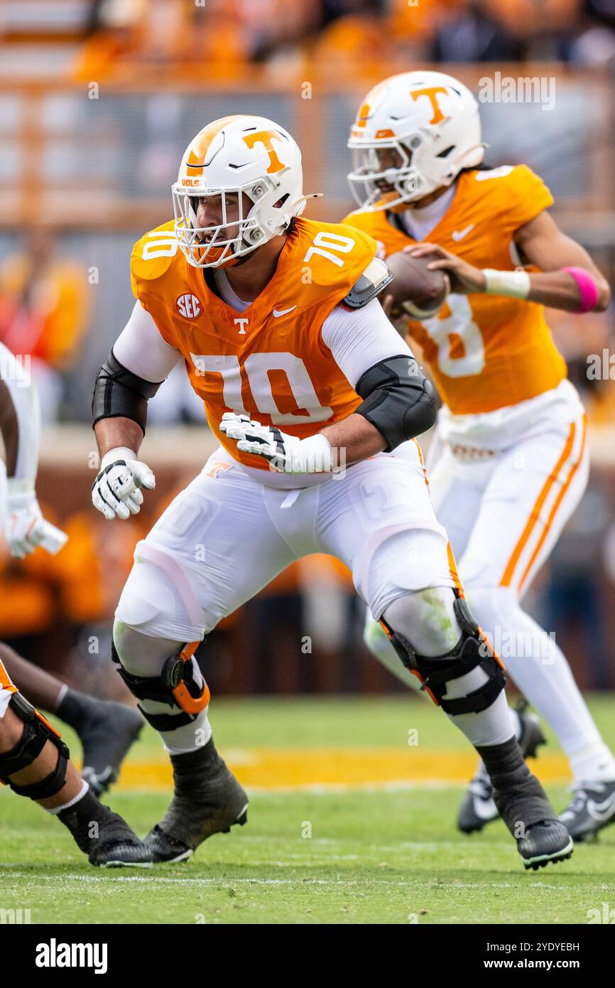 KNOXVILLE, TN - OCTOBER 19: Tennessee Volunteers offensive lineman ...