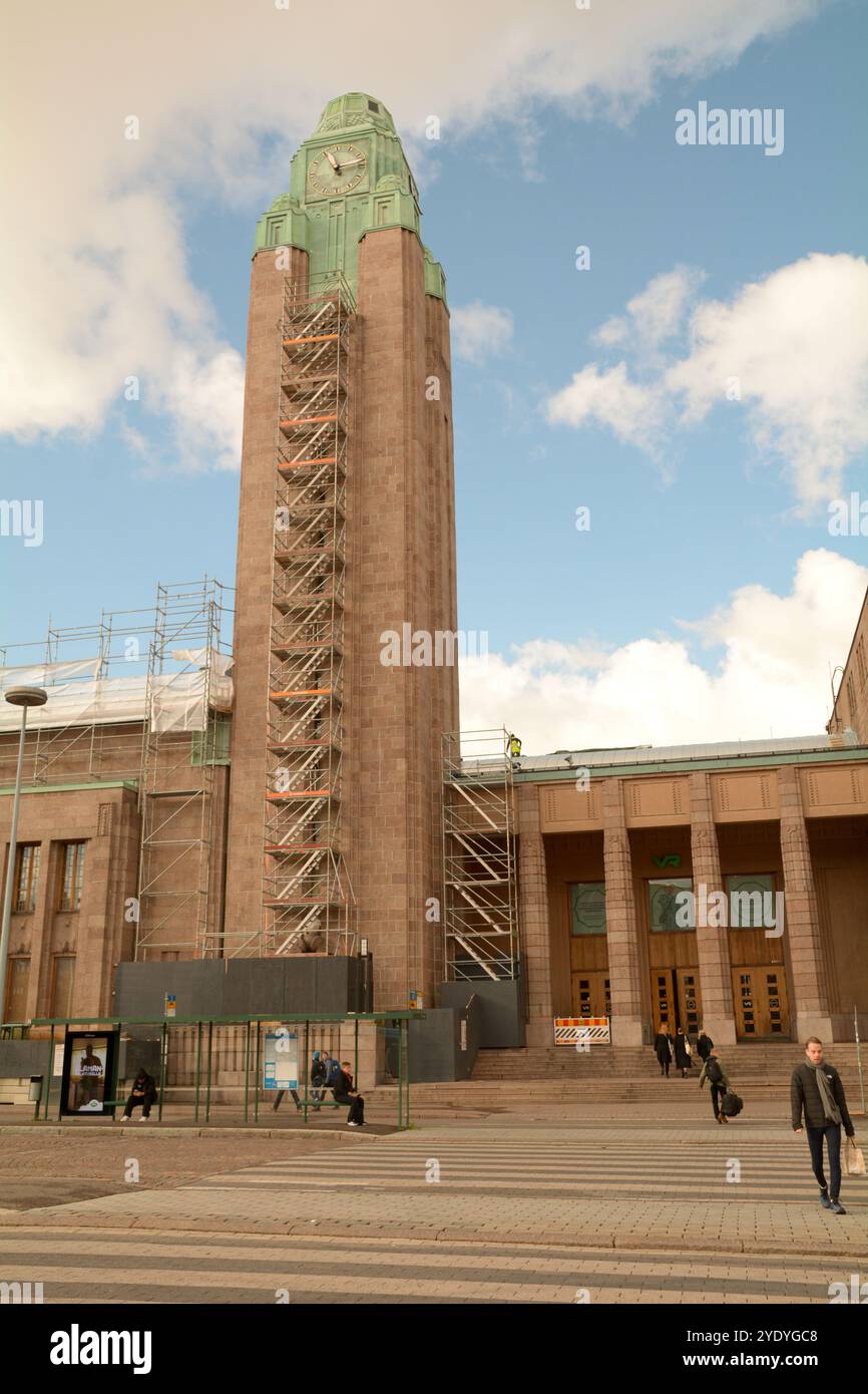 Helsinki Central Station (Helsingin päärautatieasema) clock tower ...