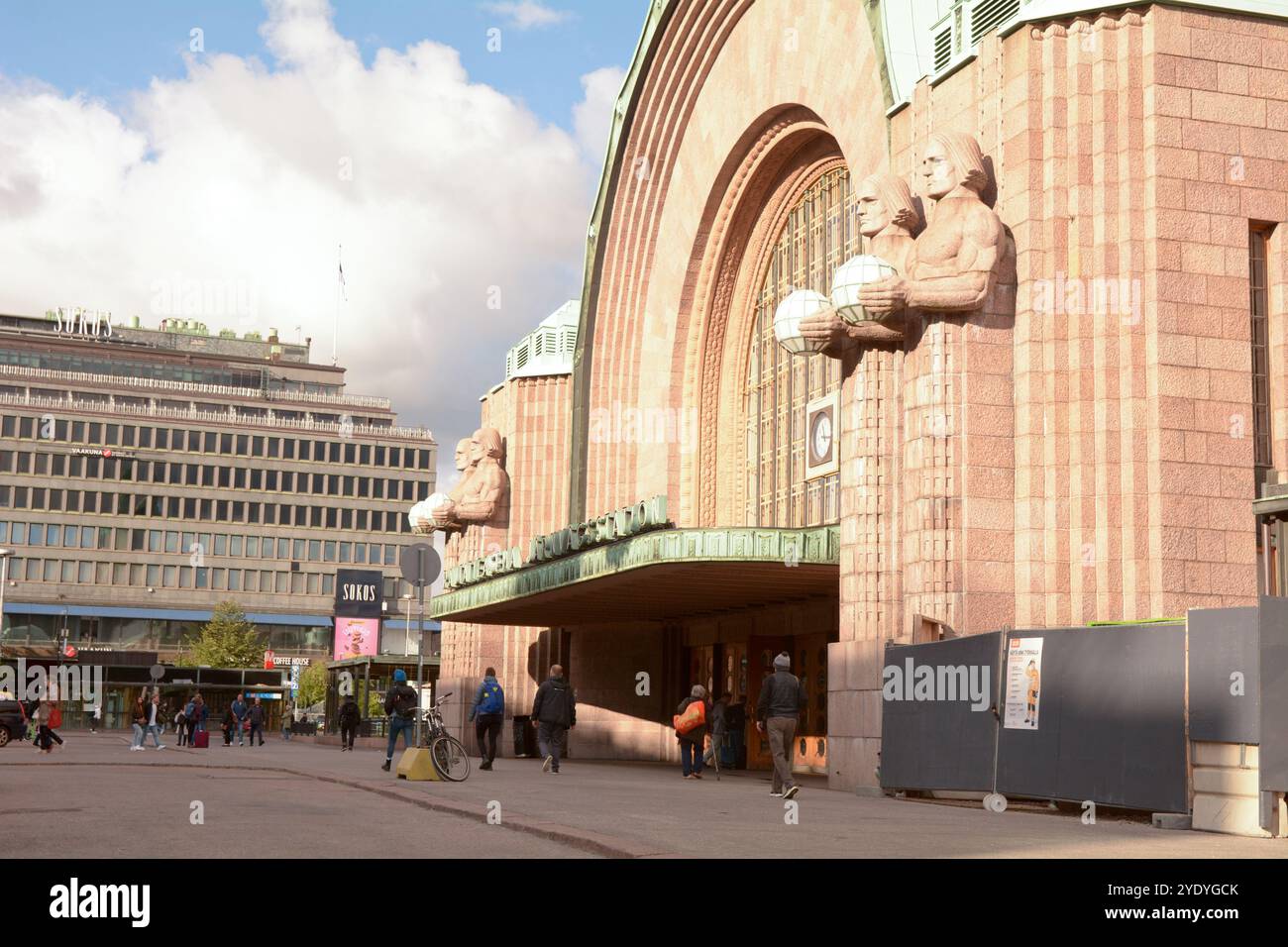 Helsinki Central Station (Helsingin päärautatieasema) main entrance in ...