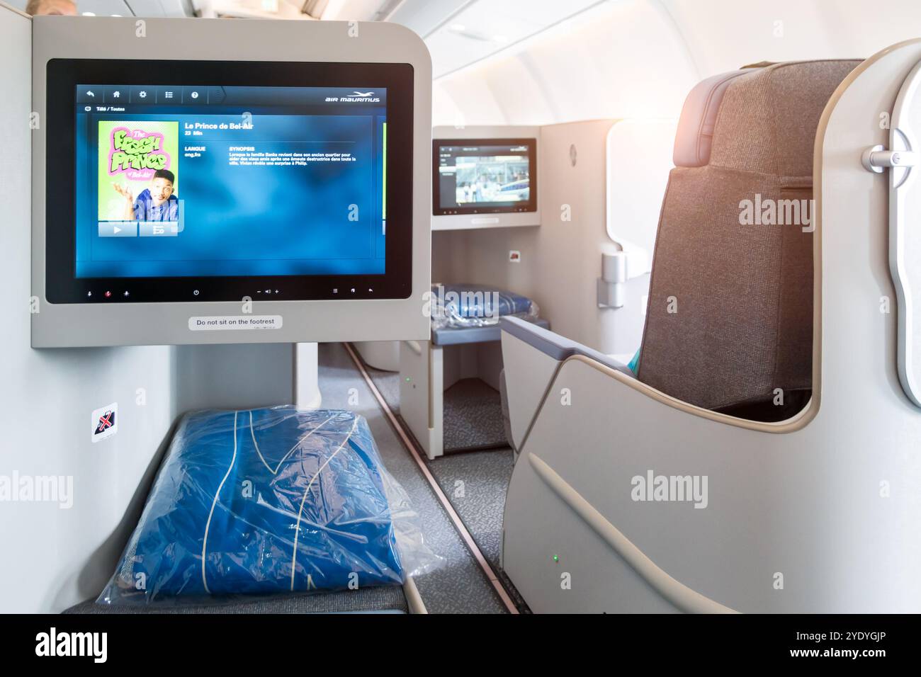 Air france business class cabin hi-res stock photography and images - Alamy
