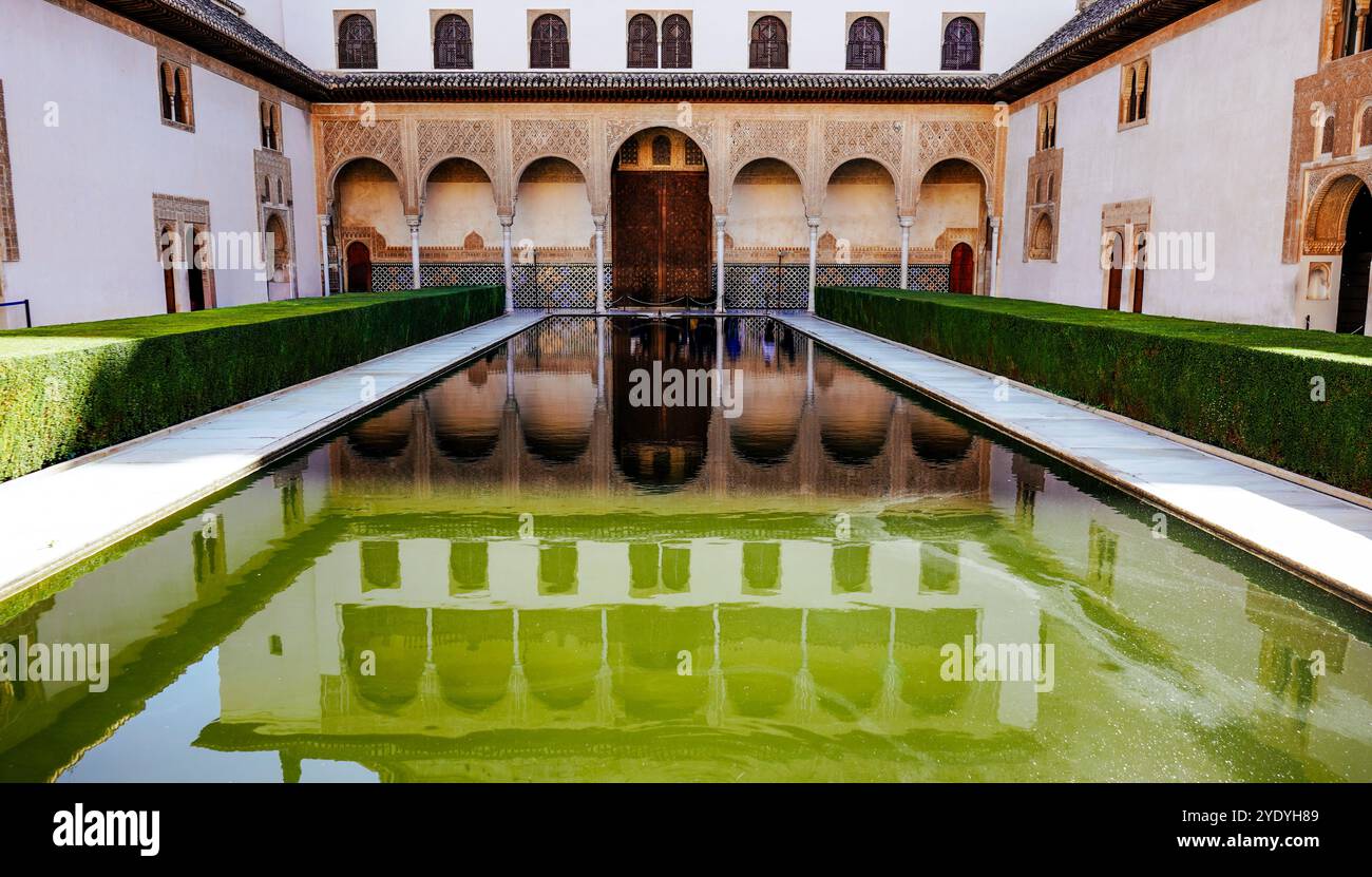 Nasrid dynasty courtyard hi-res stock photography and images - Alamy