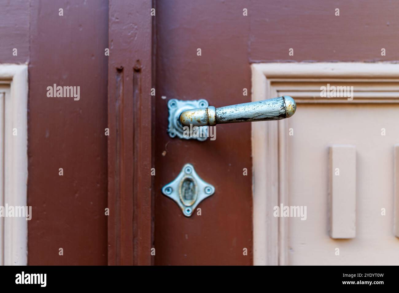 Traditional ornate door handle hi-res stock photography and images - Alamy