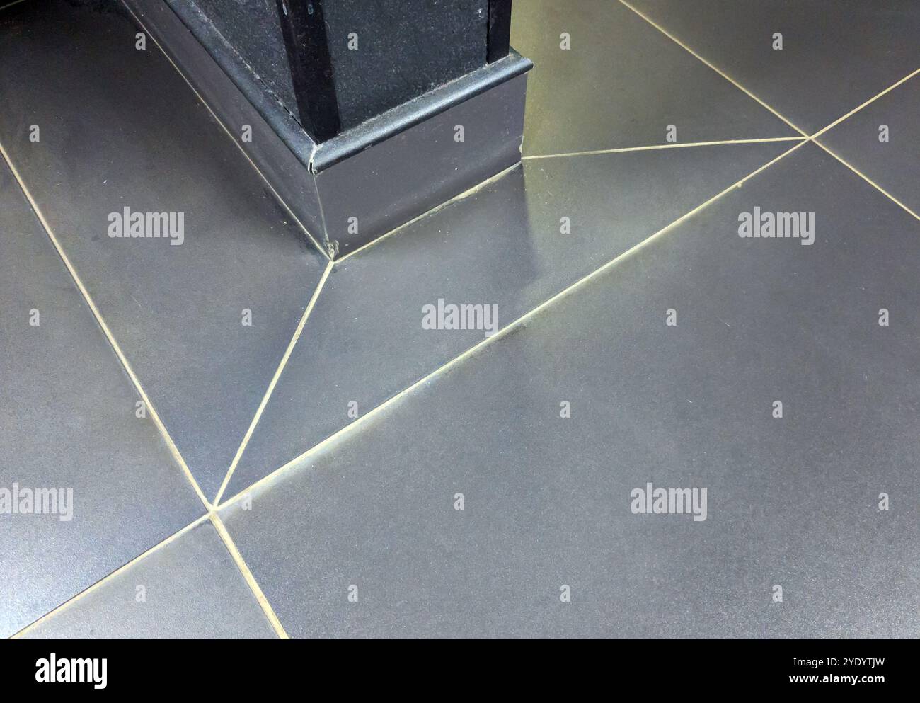 Protruding column hi-res stock photography and images - Alamy