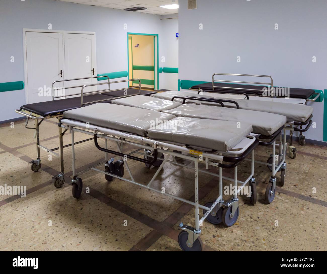 Hospital emergency department lobby hi-res stock photography and images ...