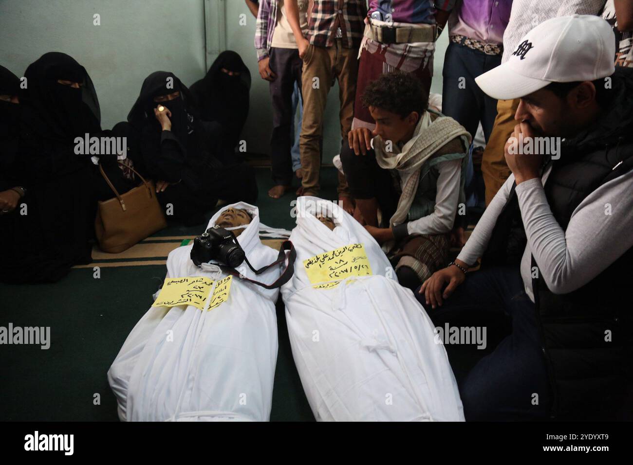Foot funeral procession hi-res stock photography and images - Alamy