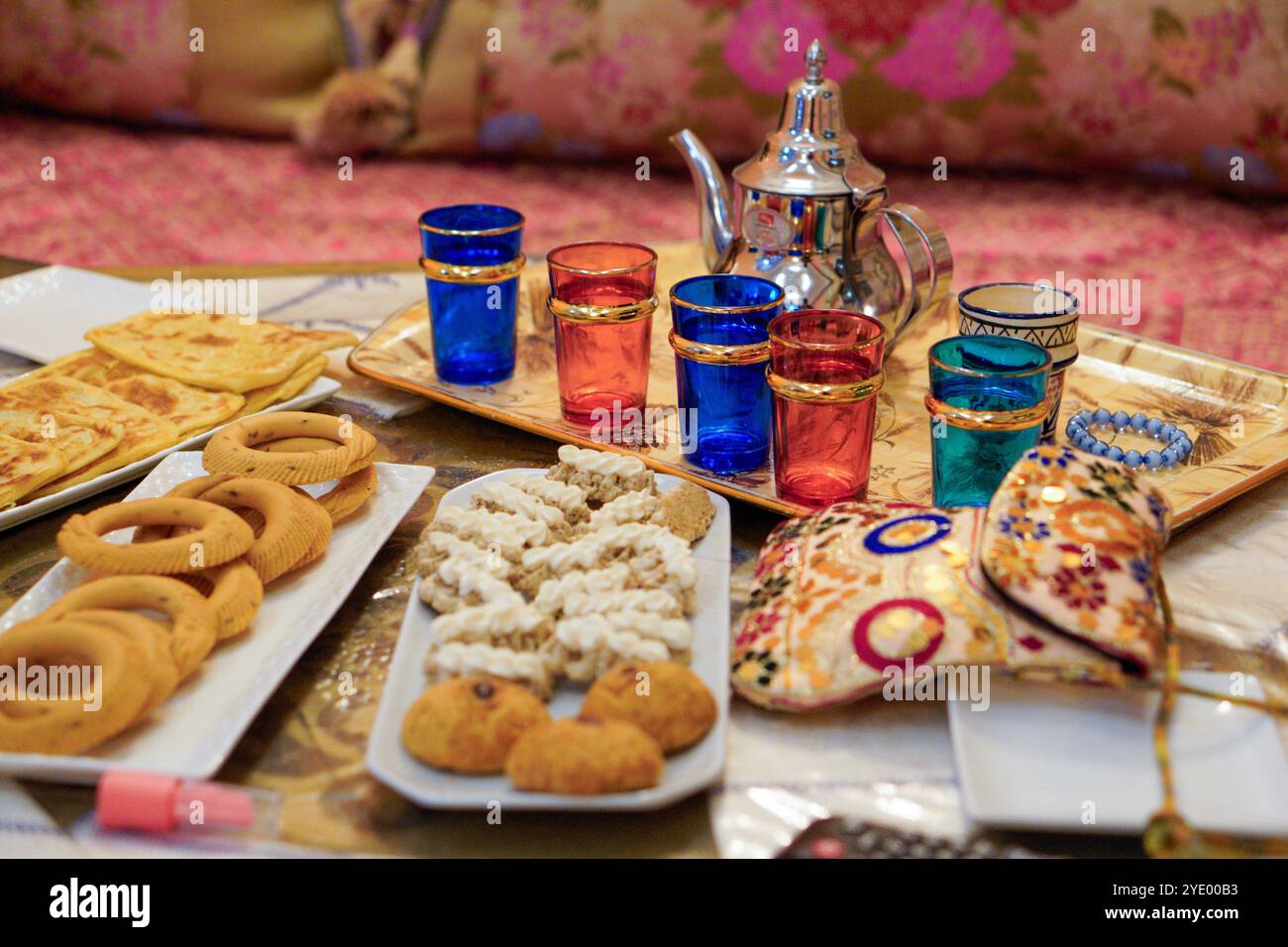 Decorative teapot featuring hi-res stock photography and images - Alamy