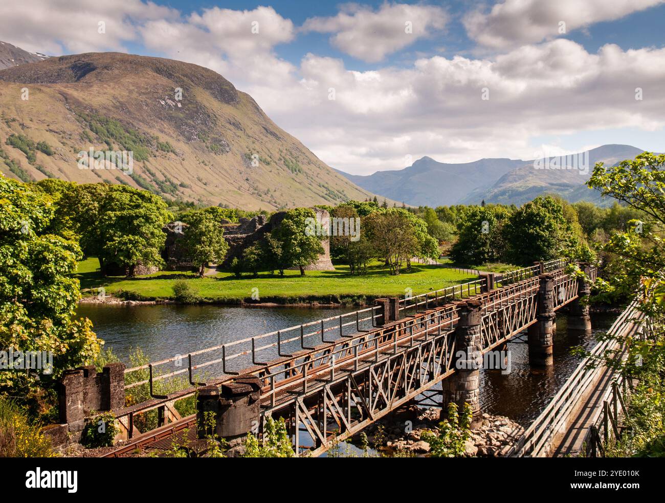 The ruins of Inverlochy Castle stand beside the Lochy river and West ...