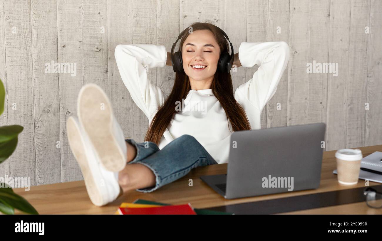 Girl feet on table hi-res stock photography and images - Alamy