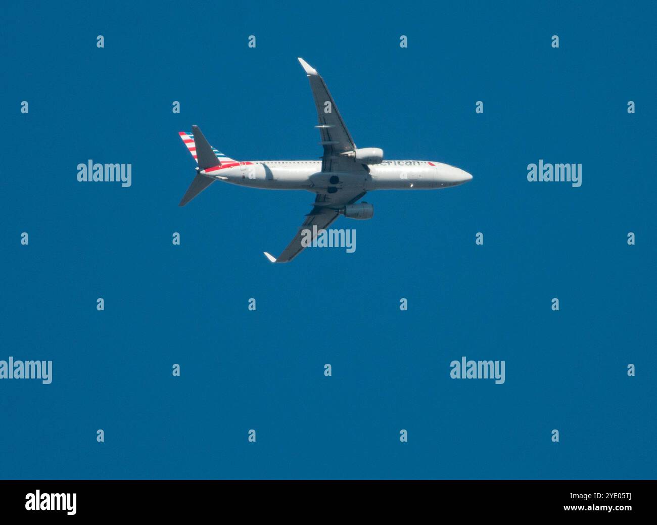 An American Airlines Boeing 737 descends into Philadelphia ...