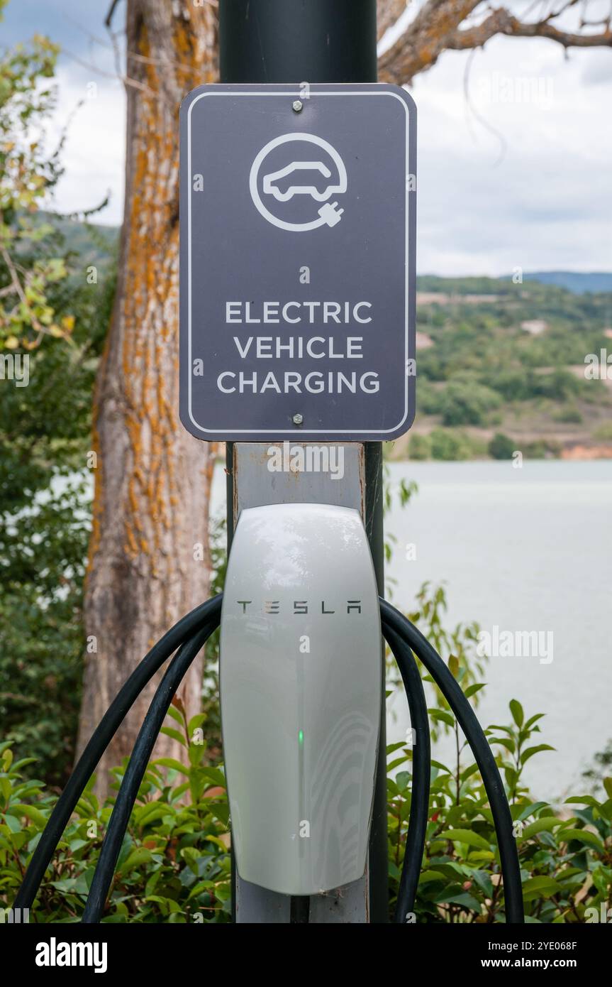Electric car charging stations spain hi-res stock photography and ...