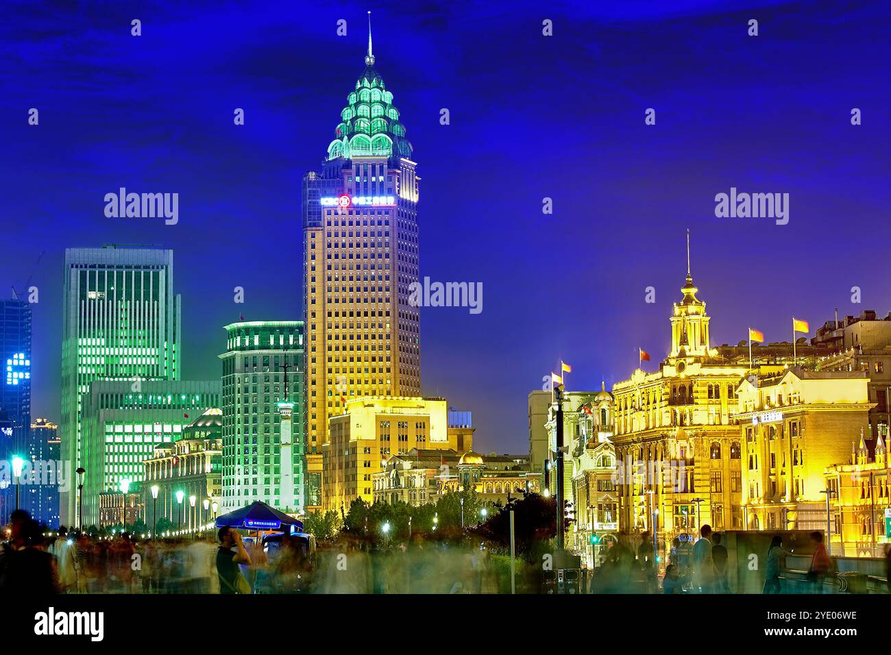 Beautiful view of Shanghai - Bund or Waitan waterfront Stock Photo - Alamy