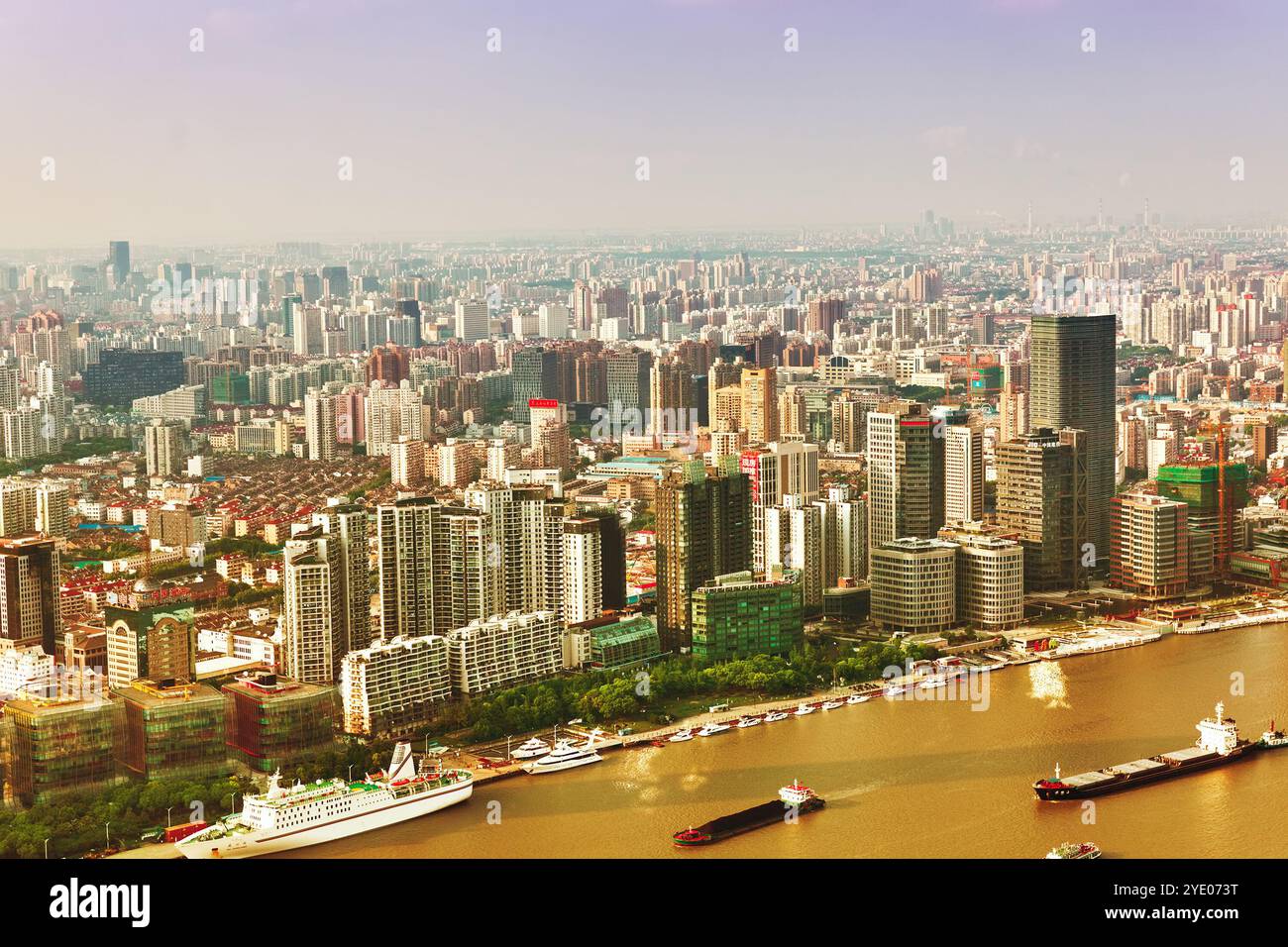 Beautiful view of Shanghai - Bund or Waitan waterfront Stock Photo - Alamy