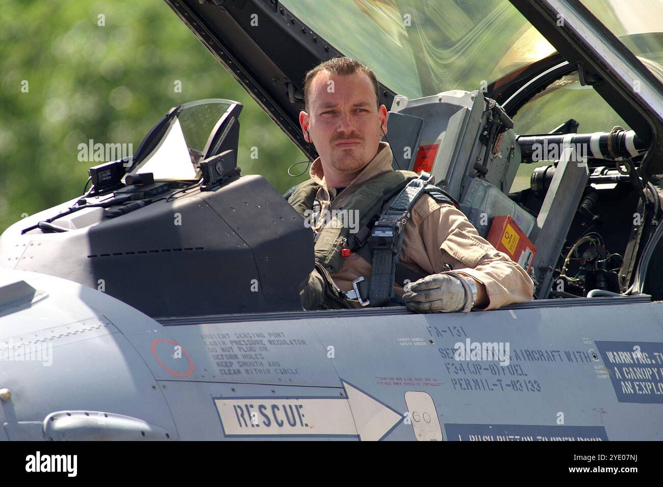 F 16 solo display hi-res stock photography and images - Alamy