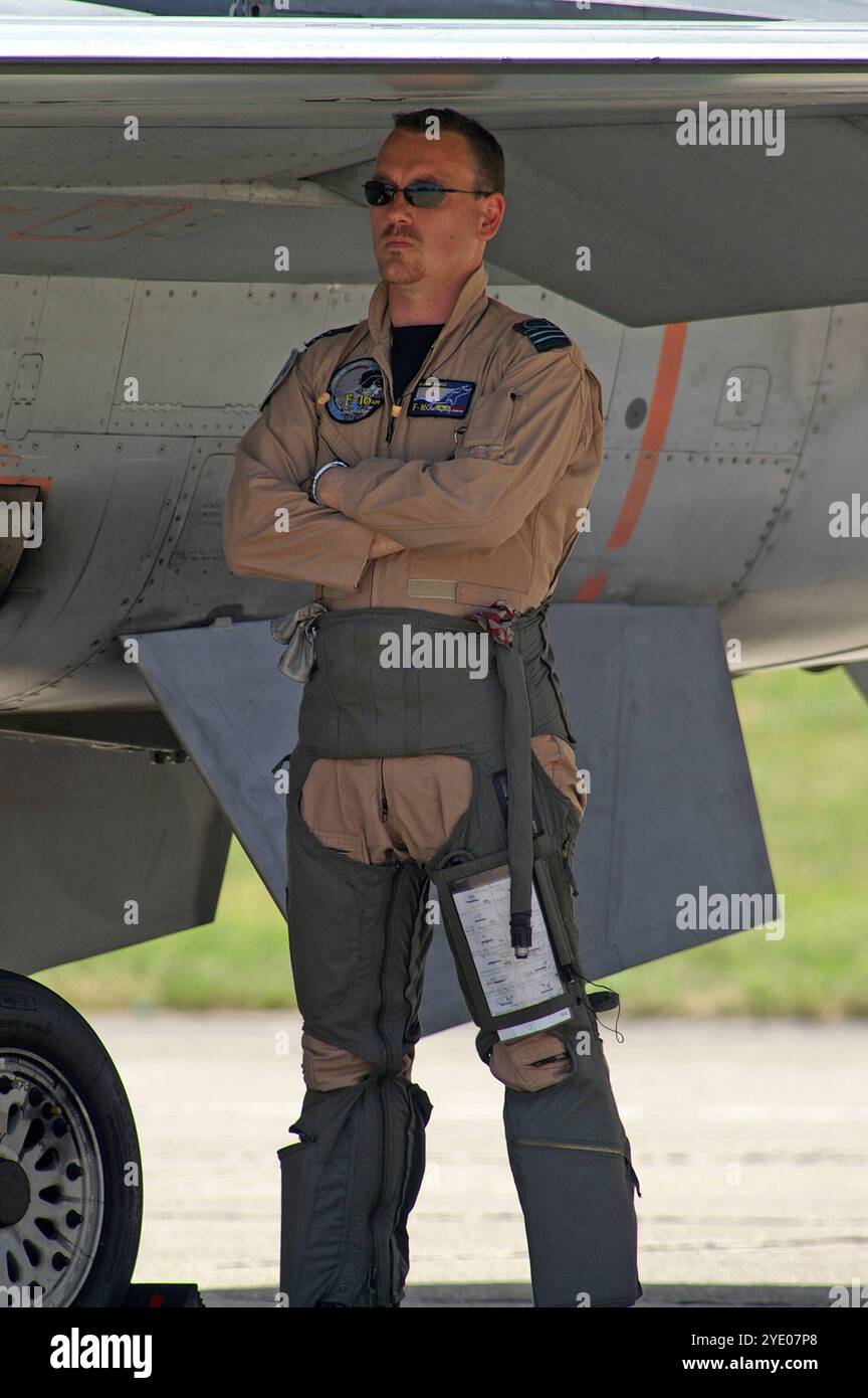 Cdt. Michael Mickey Artiges war von 2006 bis 2008 Display-Pilot des F ...