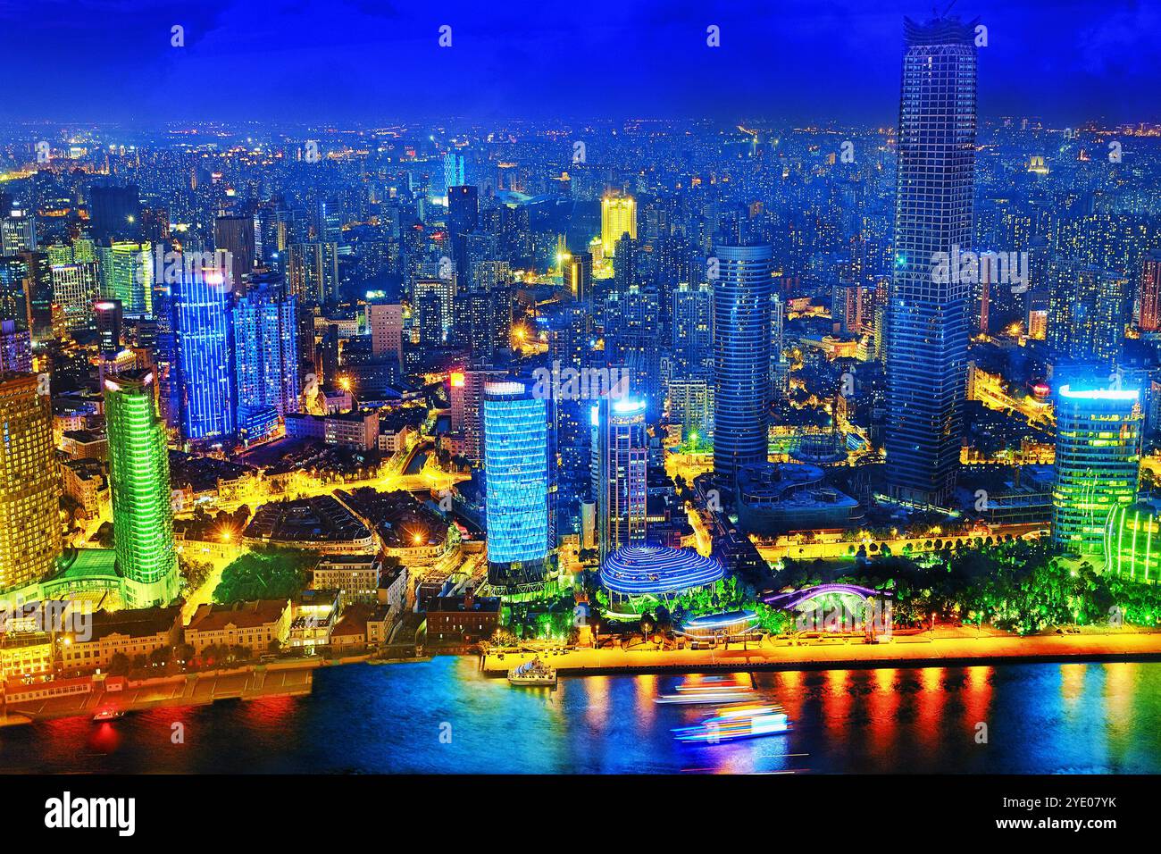 Beautiful view of Shanghai - Bund or Waitan waterfront at night ...