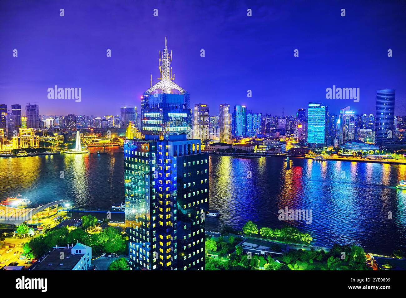 Beautiful view of Shanghai - Bund or Waitan waterfront at night ...