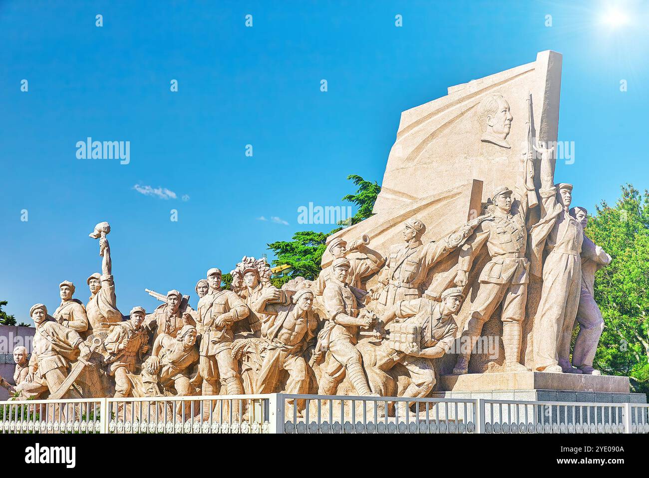 Commemorating statues of workers in struggle in the revolution of China ...