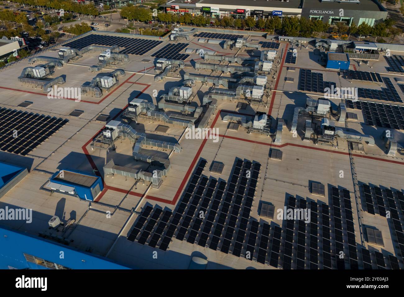 Rooftop solar commercial hi-res stock photography and images - Alamy