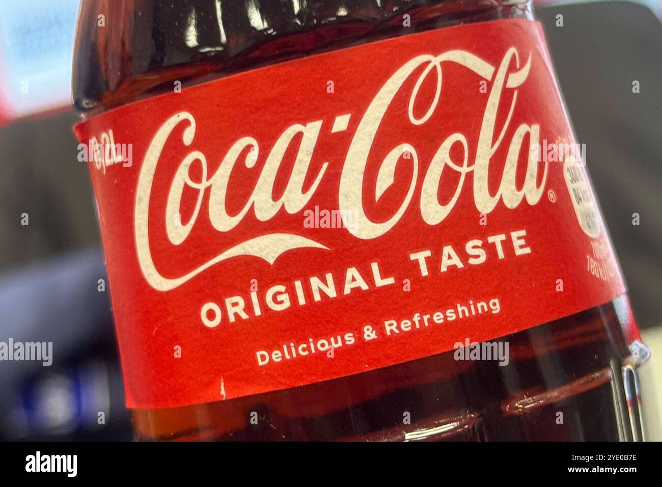 Coca-Cola, kurz Coke, ist ein koffein- und kohlensaeurehaltiges ...