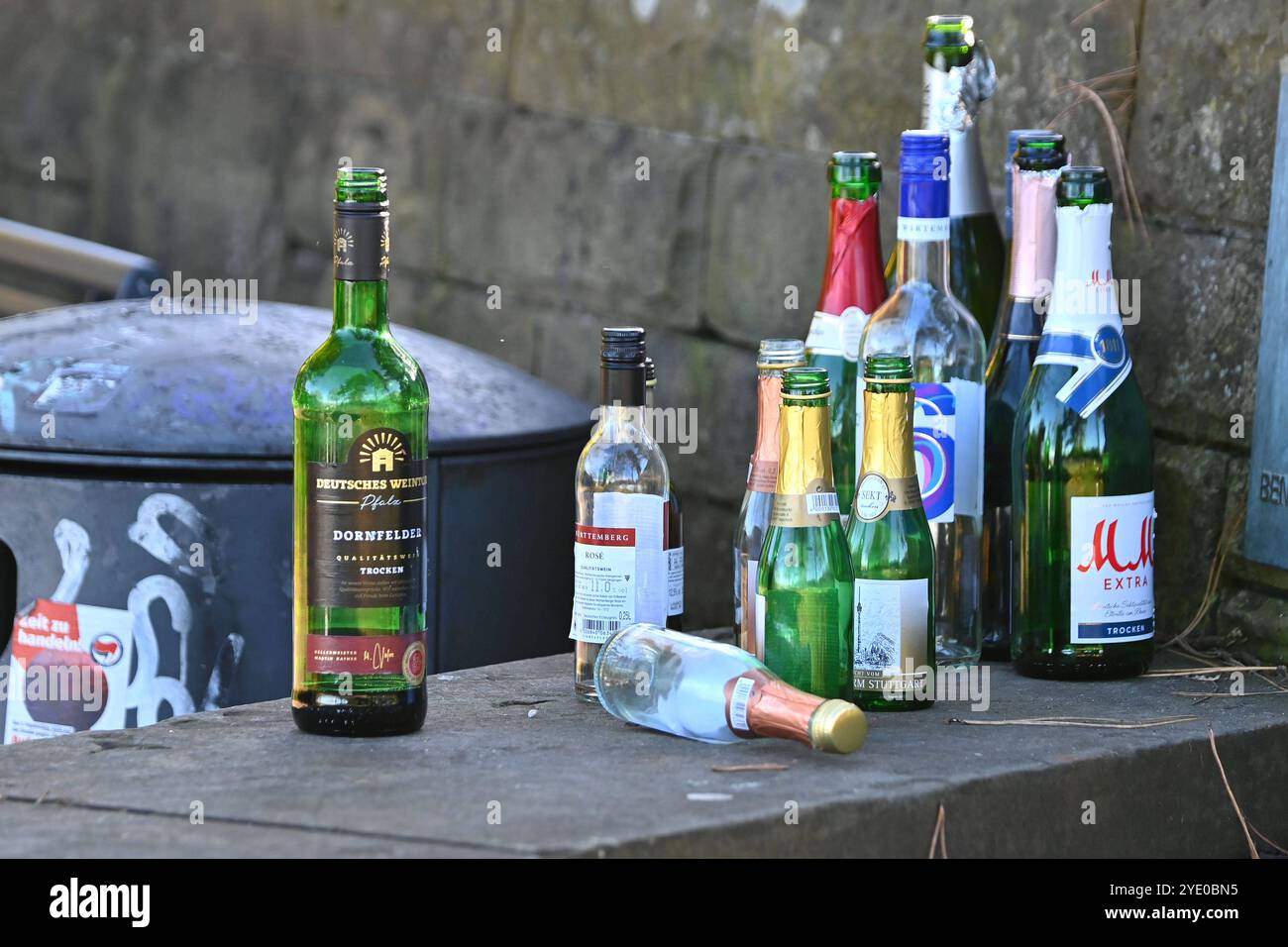 Flaschen leer hi-res stock photography and images - Alamy