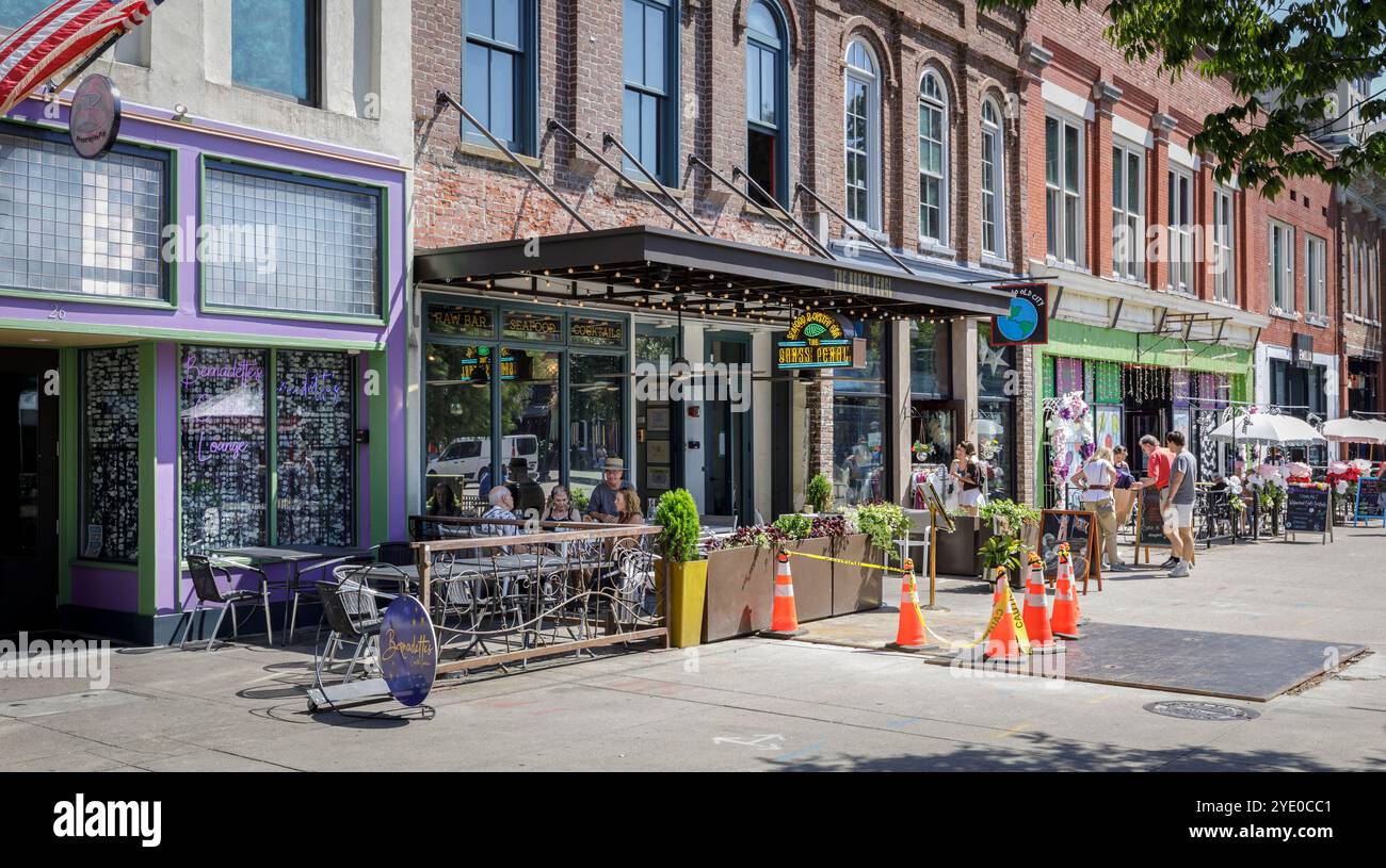 Knoxville, TN, USA-21 Sept. 2024: The Brass Pearl seafood and Oyster ...