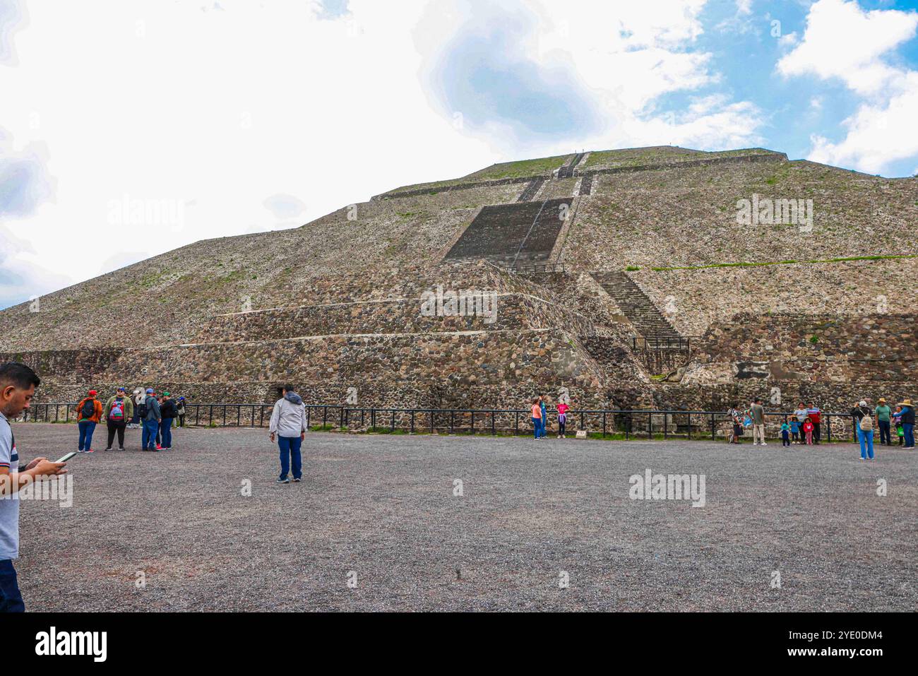 Piramide de la luna en teotihuacan hi-res stock photography and images ...