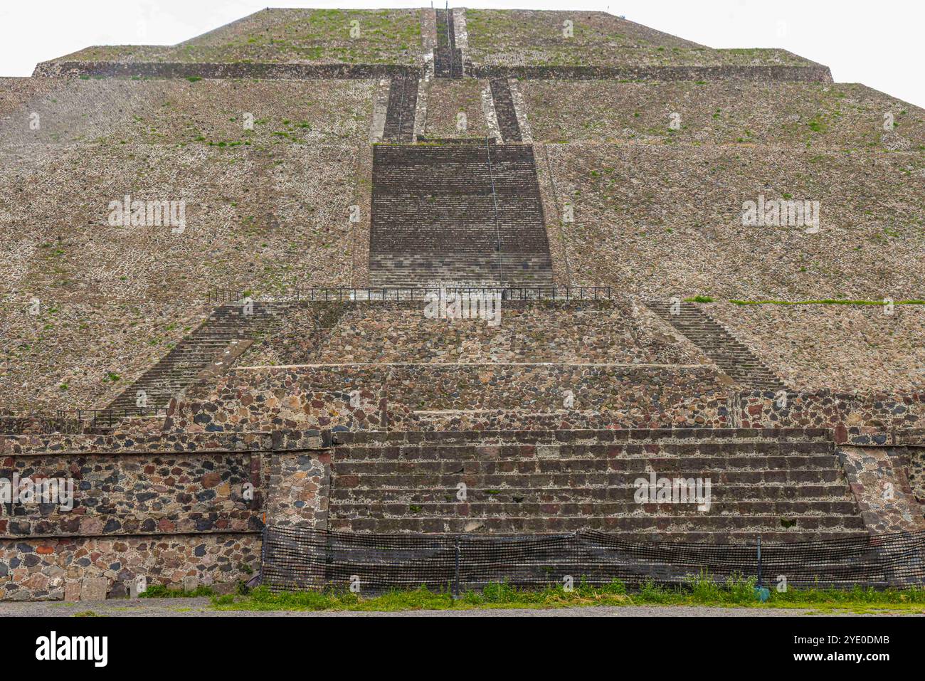 Piramide de la luna en teotihuacan hi-res stock photography and images ...
