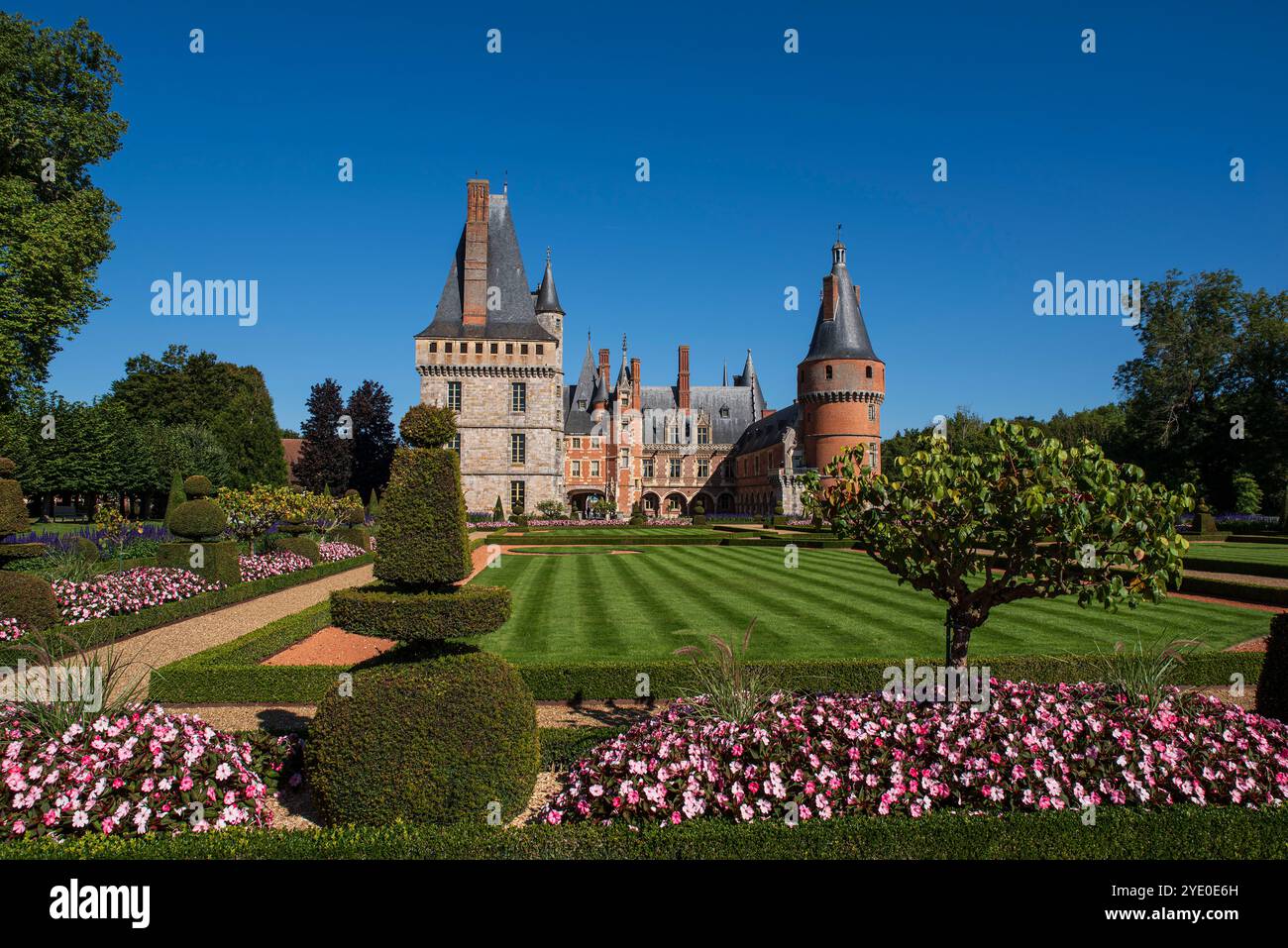 Maintenon castle hi-res stock photography and images - Alamy
