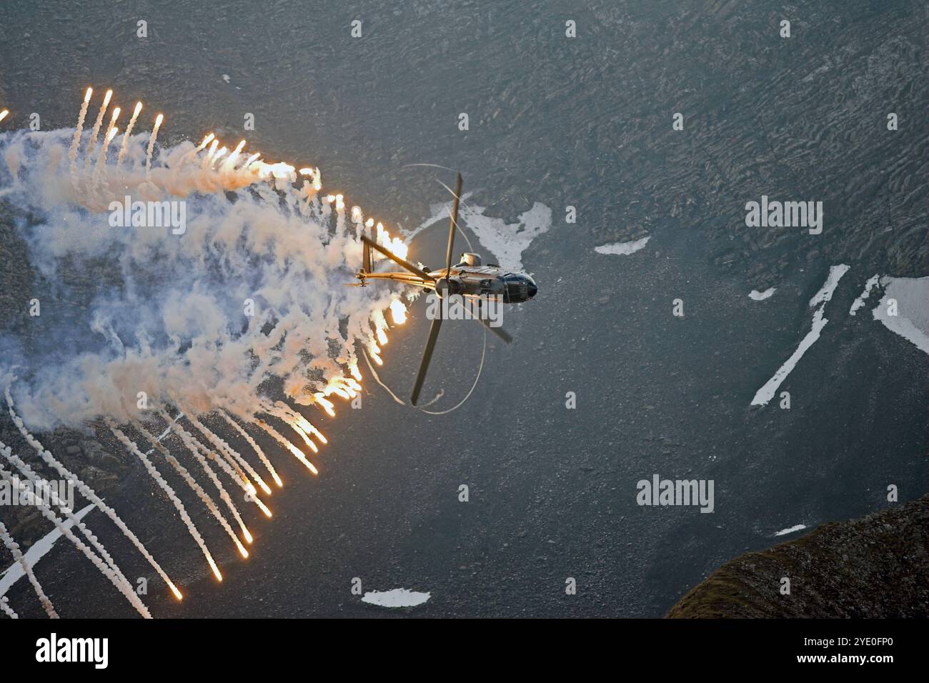 Ein Helikopter der Schweizer Luftwaffe vom Typ A332 M1 Super Puma beim ...