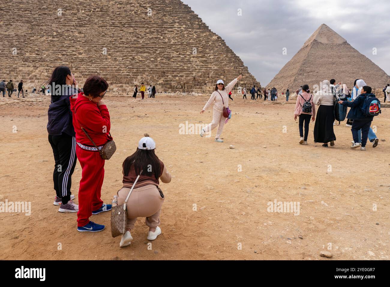 Tourists at the Great Pyramids complex, Giza, Egypt Stock Photo - Alamy