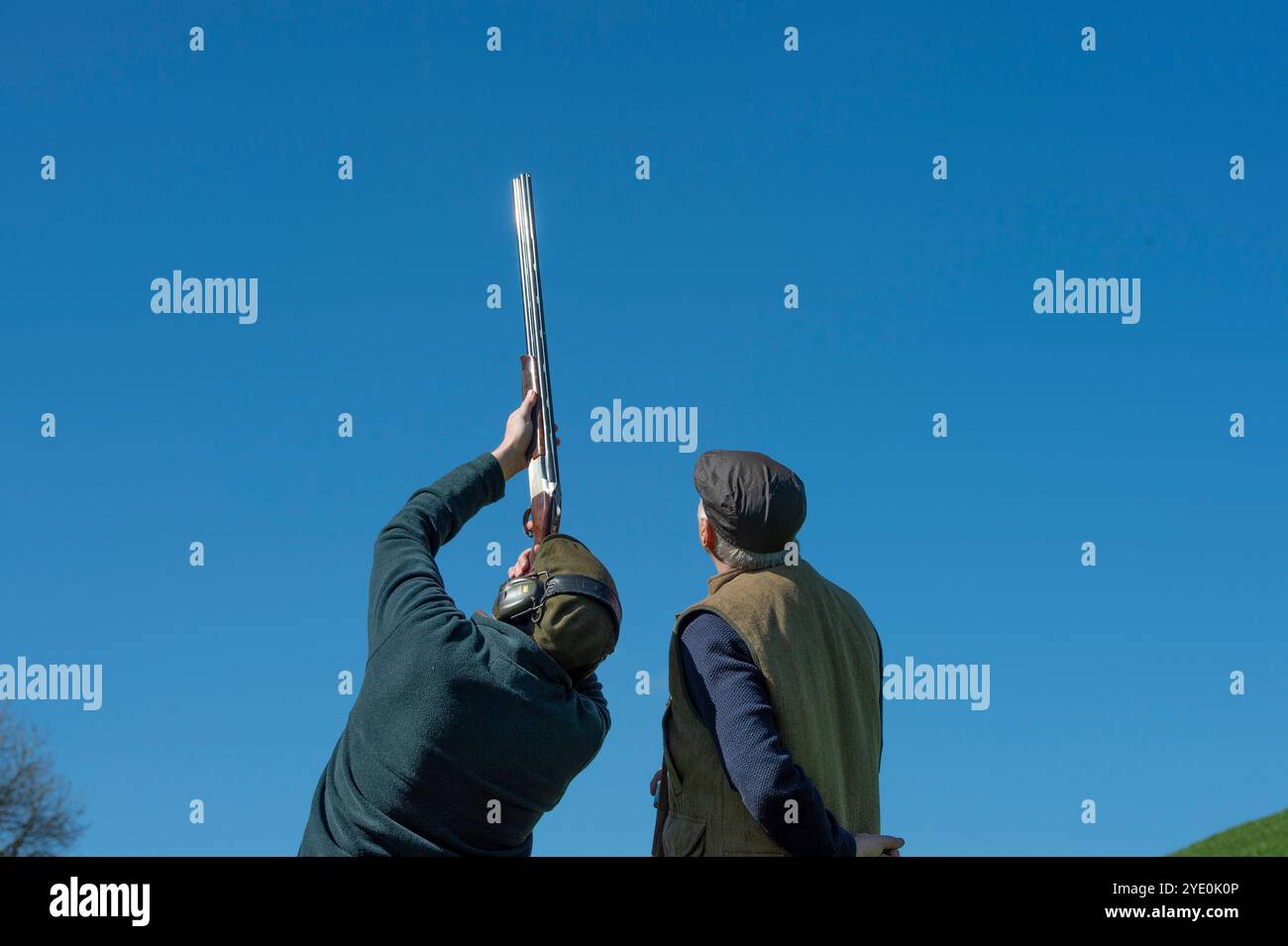 Aiming gun at head hi-res stock photography and images - Alamy
