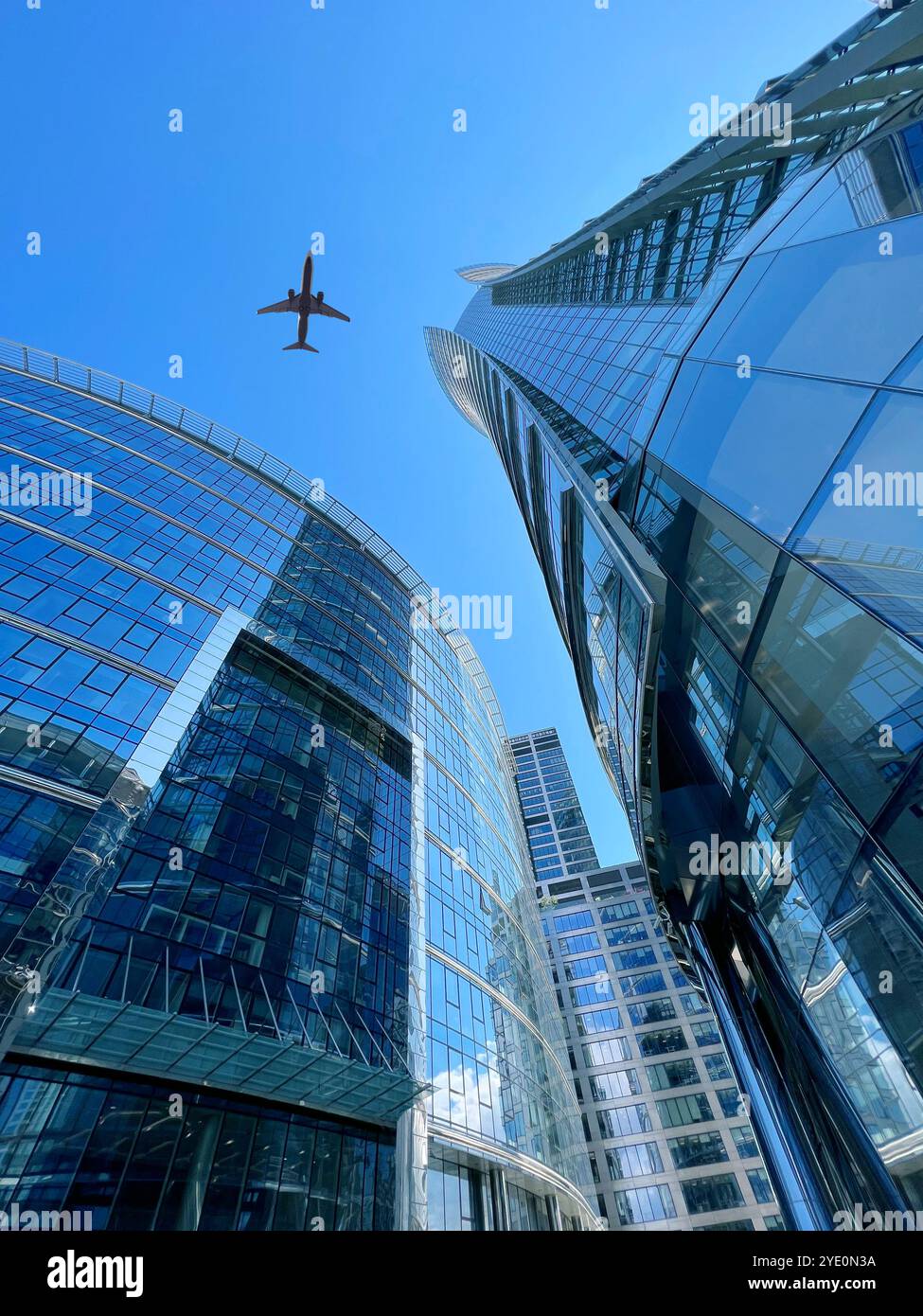 Airplane flying over high buildings hi-res stock photography and images ...