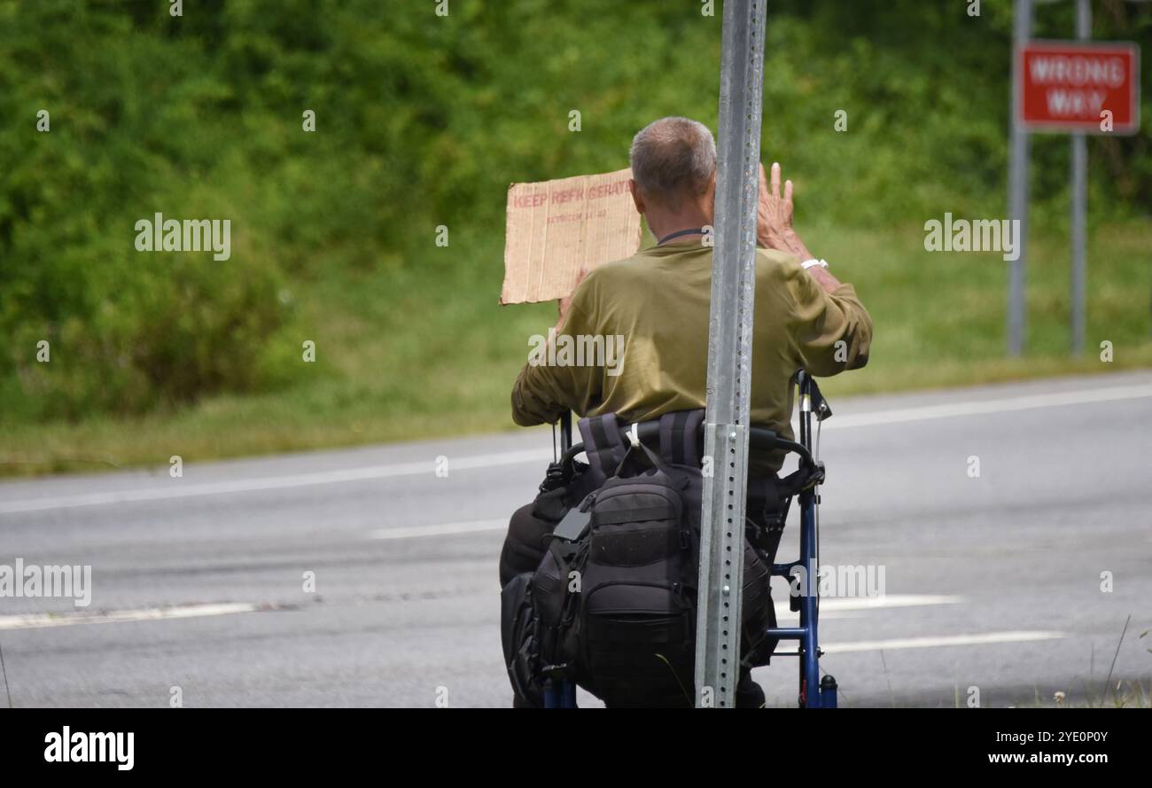 Cardboard begging sign hi-res stock photography and images - Alamy