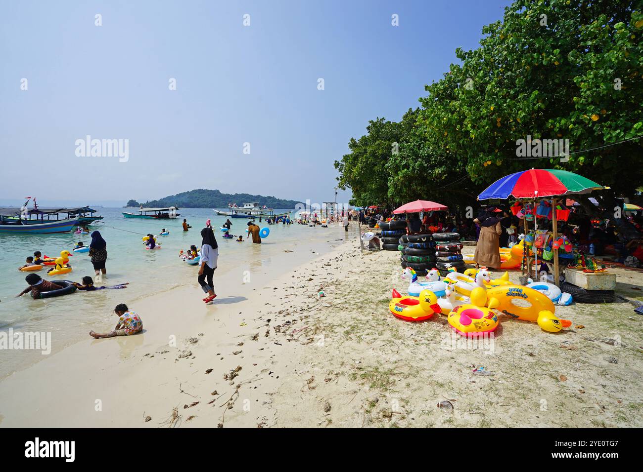 Pantai Mutun Beach, Lampung, Sumatera, Indonesia Stock Photo - Alamy