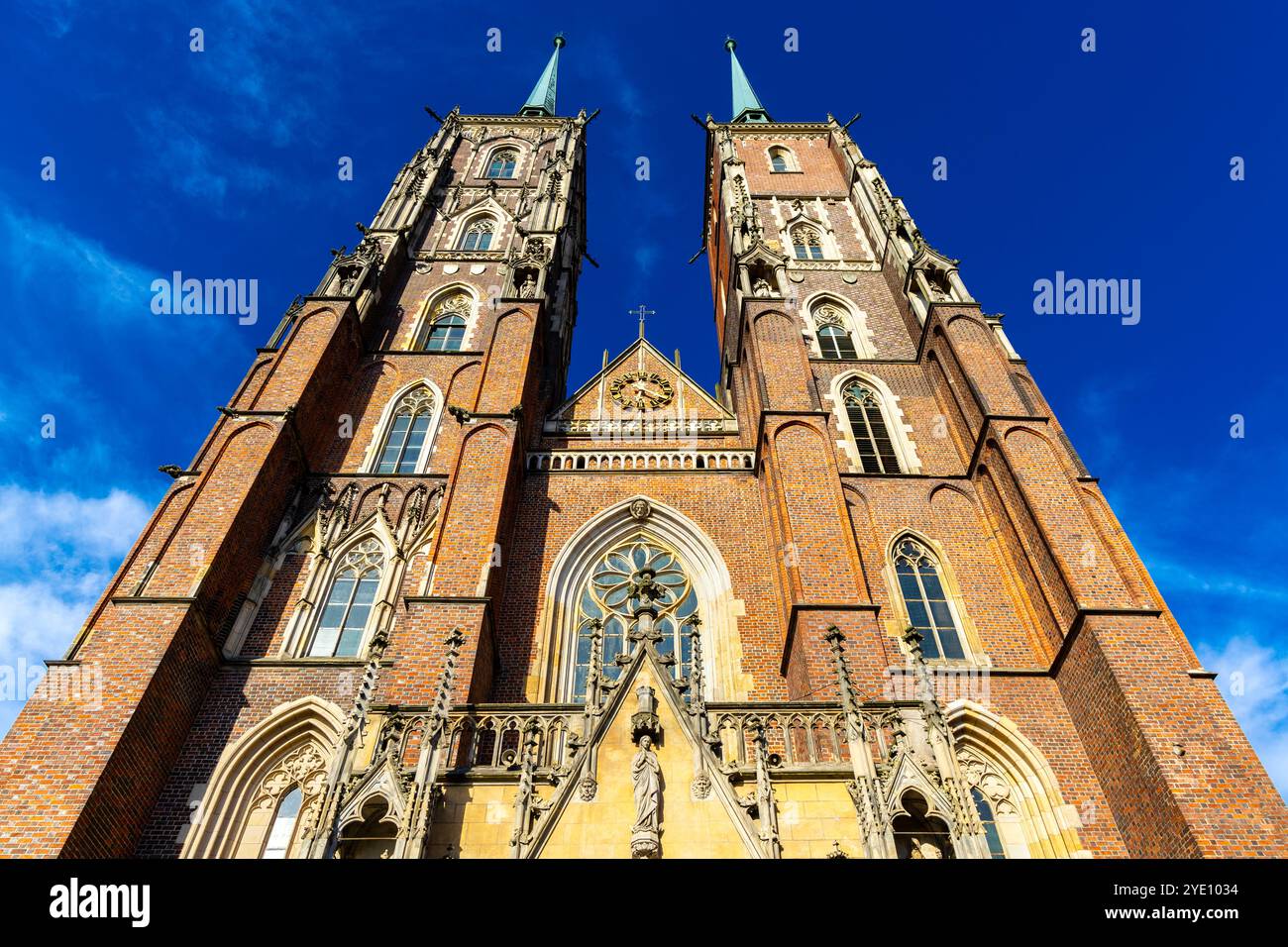 Wroclaw Cathedral (Katedra św. Jana Chrzciciela) on Cathedral Island, Wroclaw, Poland Stock ...